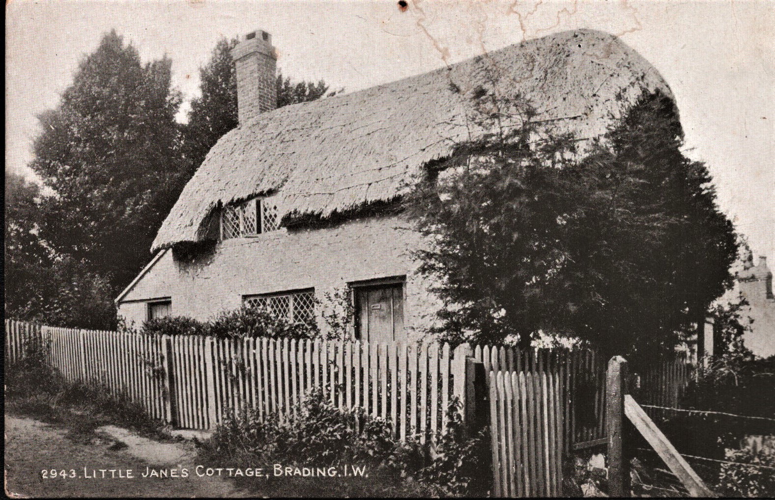Brading Community Archive BTT 1481 Postcard of Little Jane’s Cottage ...